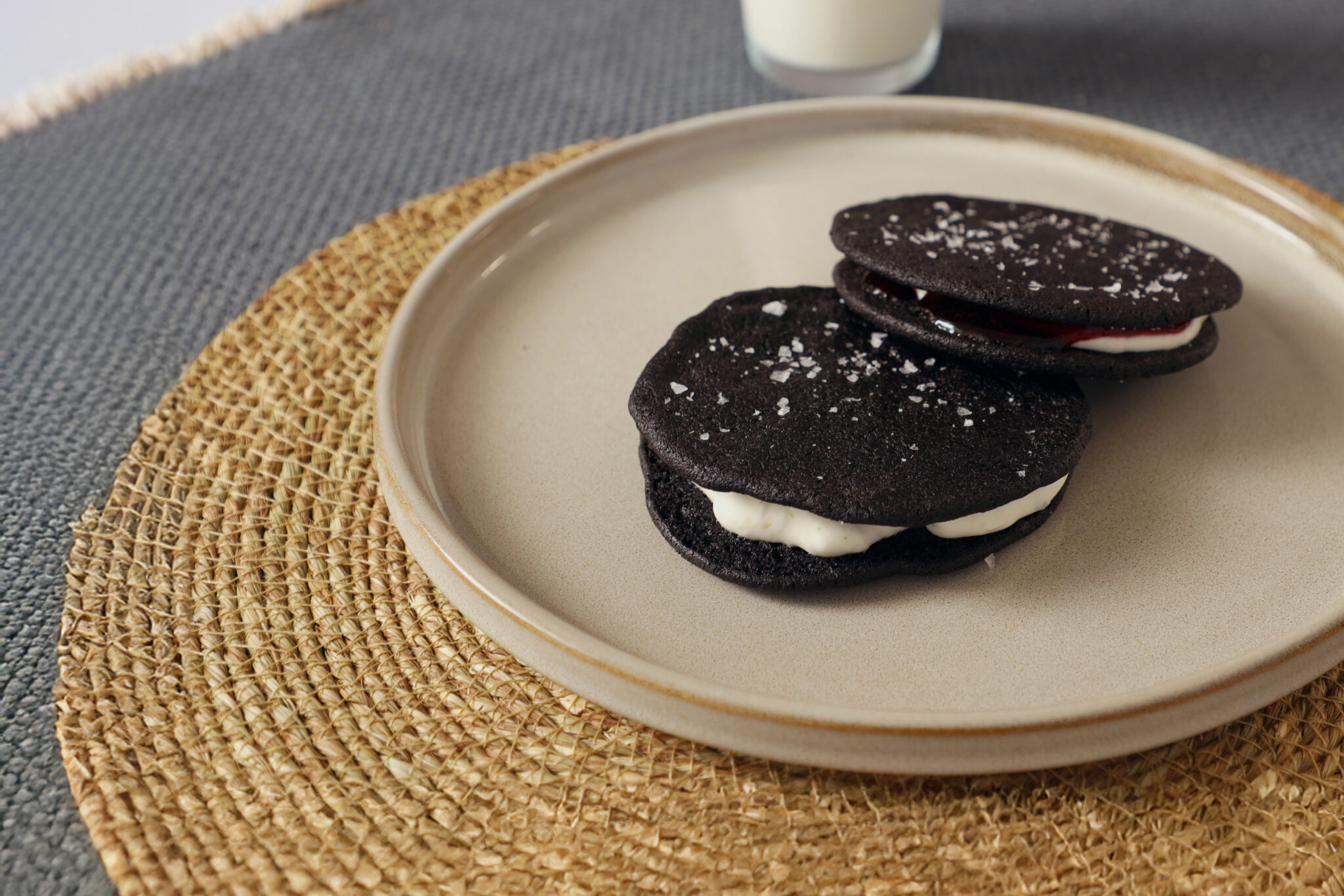 Cocoa Cookies and Cream Sandwich Duo - Milk